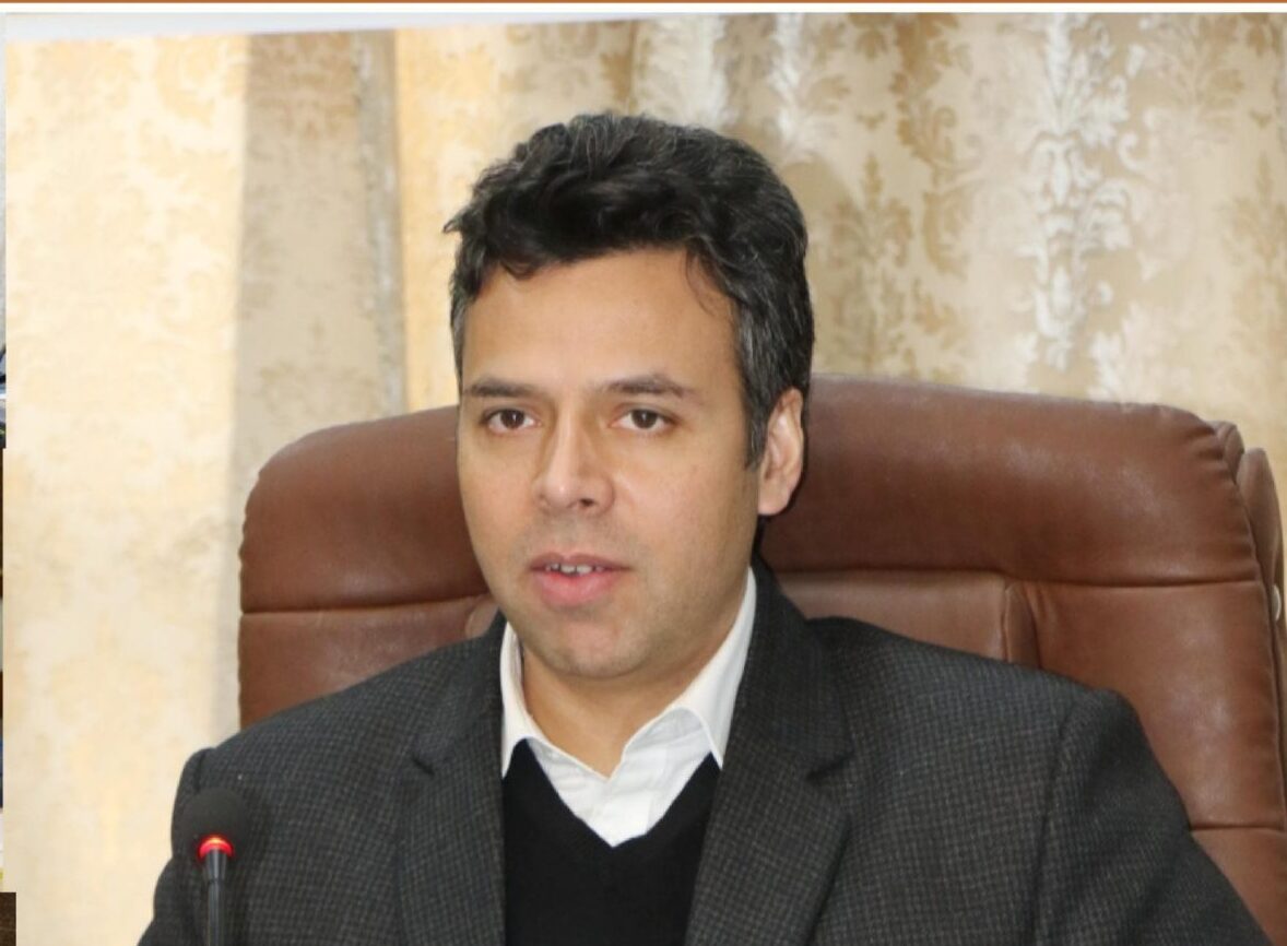 DC Srinagar reviews status of public grievances on JK-Samadhan Portal ...