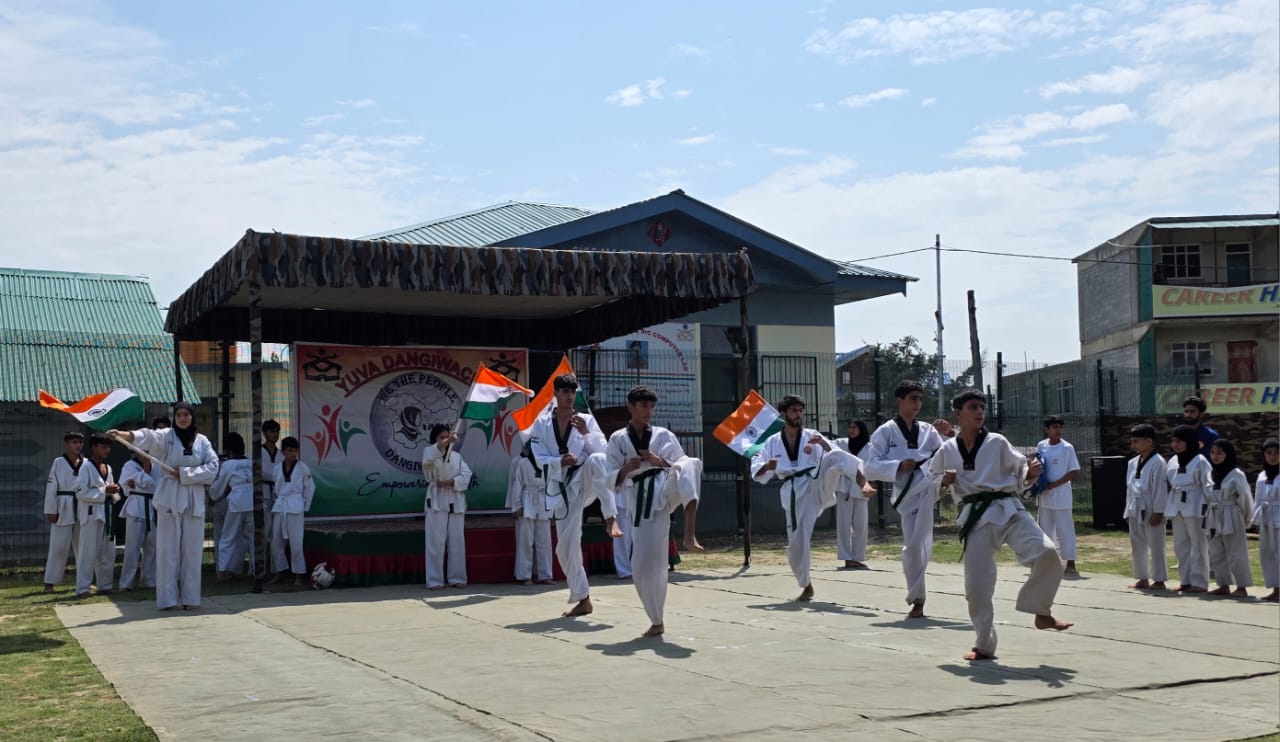 INAUGURATION OF YUVA CENTRE, DANGIWACHA - Gadyal News Kashmir