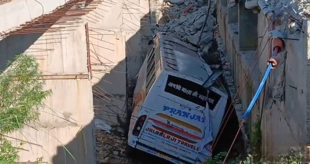 One Dead, 40 Injured in Samba Road Accident - Gadyal News Kashmir