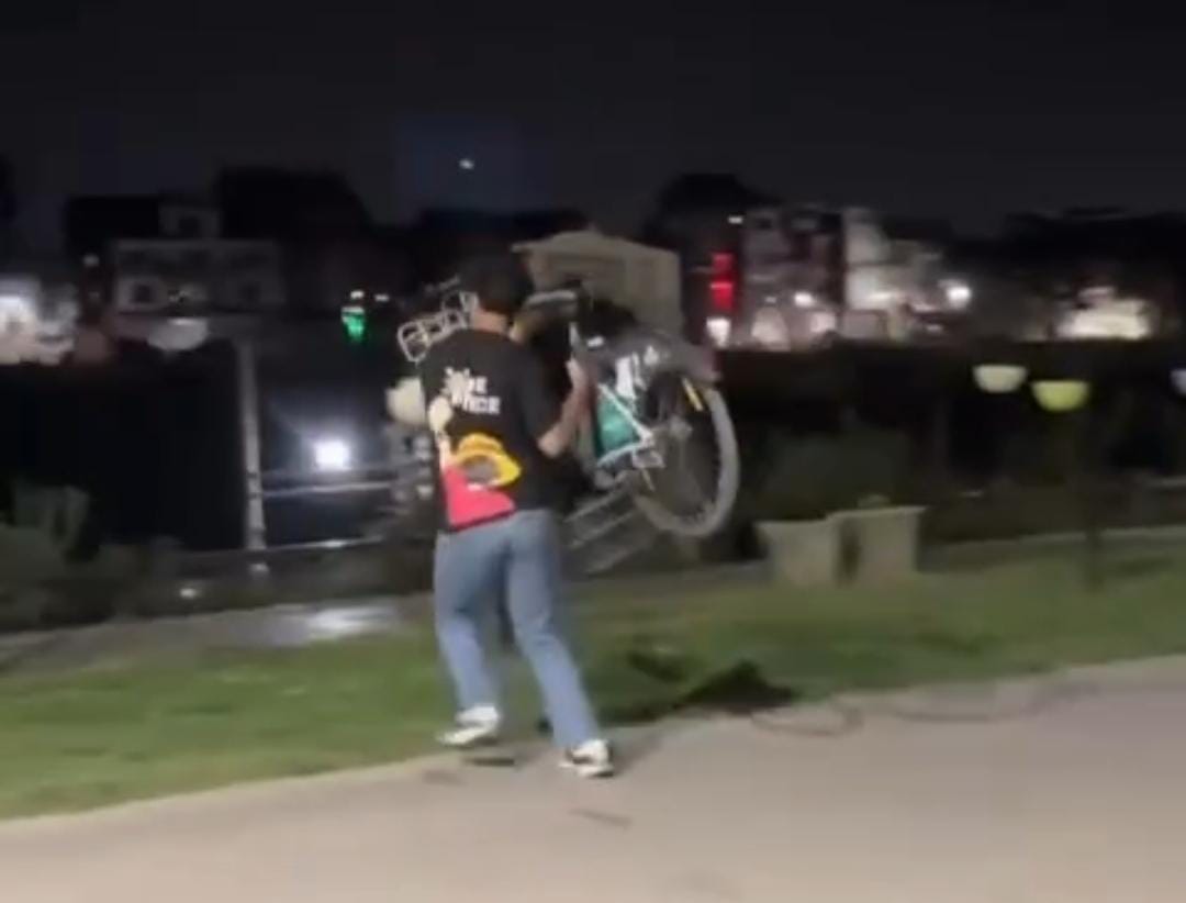 Viral Video Shows Youth Dumping Smart City Cycle into Jhelum, Public ...